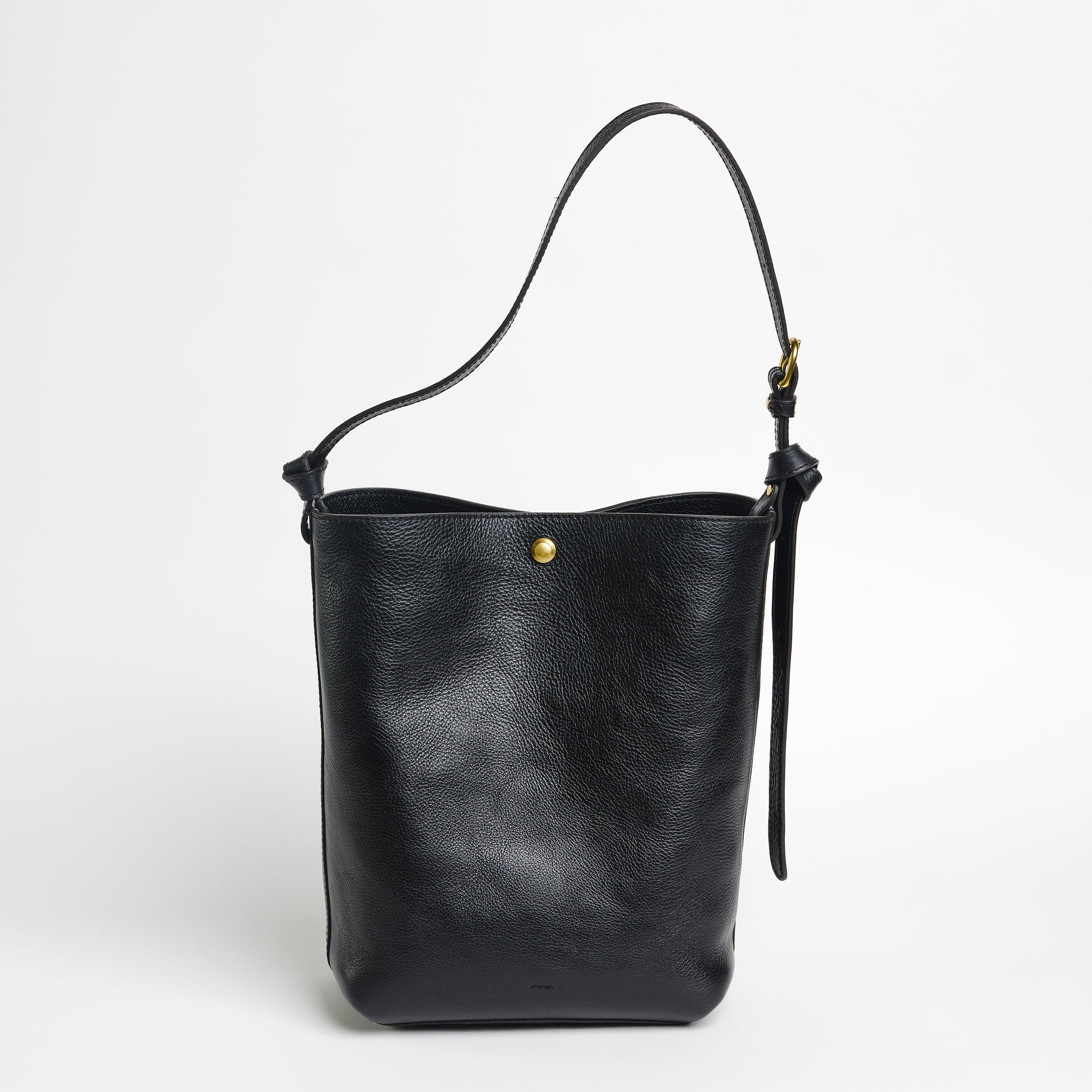 Lee in Black – LINDQUIST